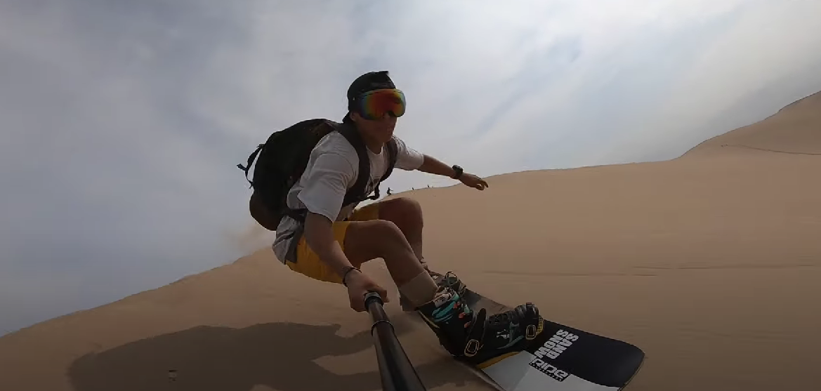 Vidéo : En sandboard dans les dunes de sable du Pérou