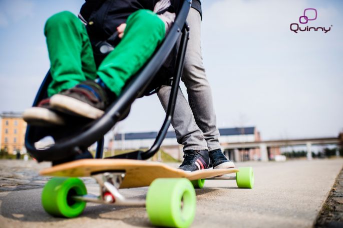 Longboard stroller : La longboard poussette par Quinny