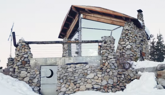 La légende du snowboard Mike Basich construit la maison de ses rêves