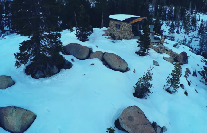 La légende du snowboard Mike Basich construit la maison de ses rêves
