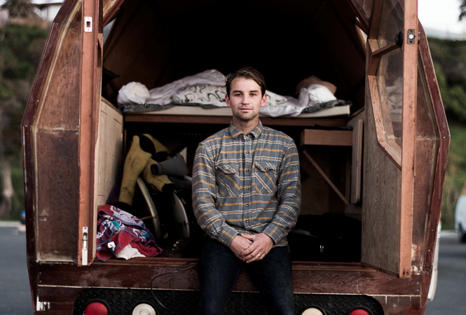 Jay Nelson transforme les véhicules en véritables cabanes en bois