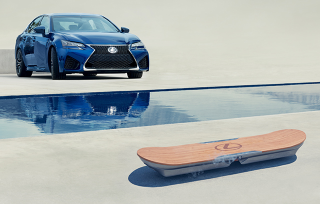 The Lexus Hoverboard : Il est là