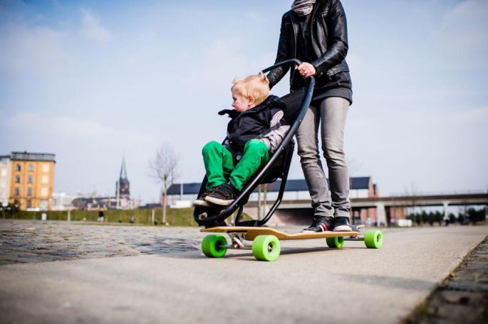 Longboard stroller : La longboard poussette par Quinny