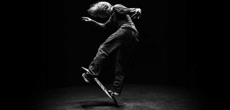 La légende Rodney Mullen révolutionne encore le skateboard