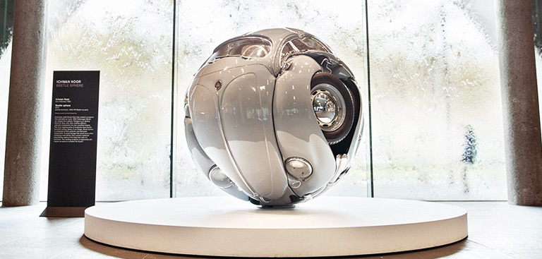 Les mythiques voitures Volkswagen compressées en cube et sphère