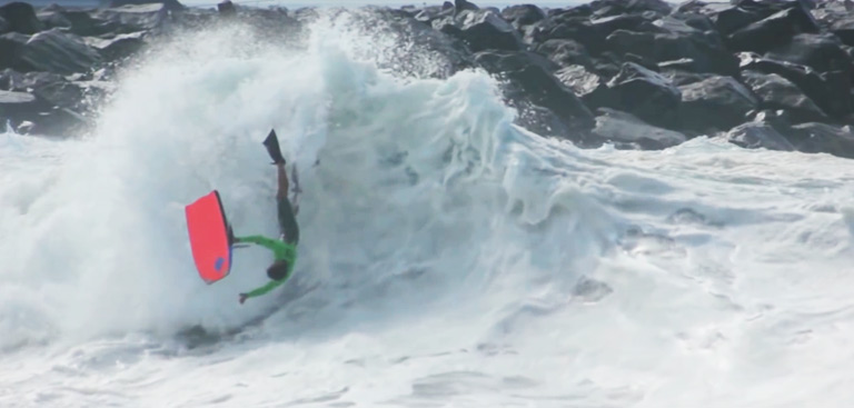 Compilation des plus beaux wipeouts de l'année en bodyboard