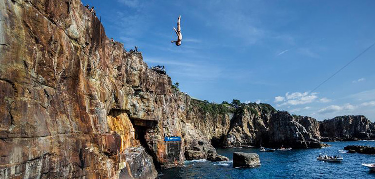 Gary Hunt sacré champion du Red Bull Cliff Diving 2016