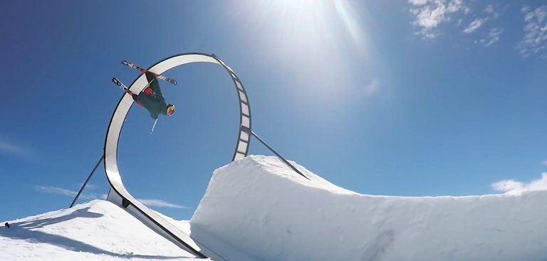 Best tricks : Jesper Tjäder tente un looping en ski