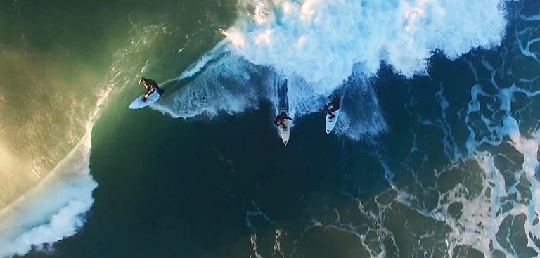 Voici la meilleure vidéo de drone de l'année en surf