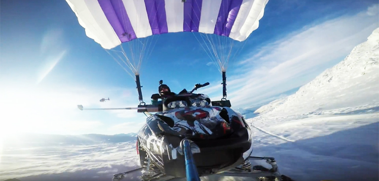 Sensations garanties avec le snowmobile parachute