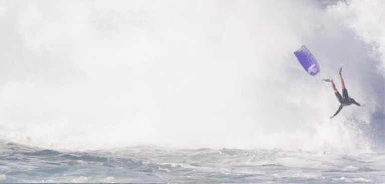 Le fail du jour : un bodyboardeur se fait catapulter par une vague