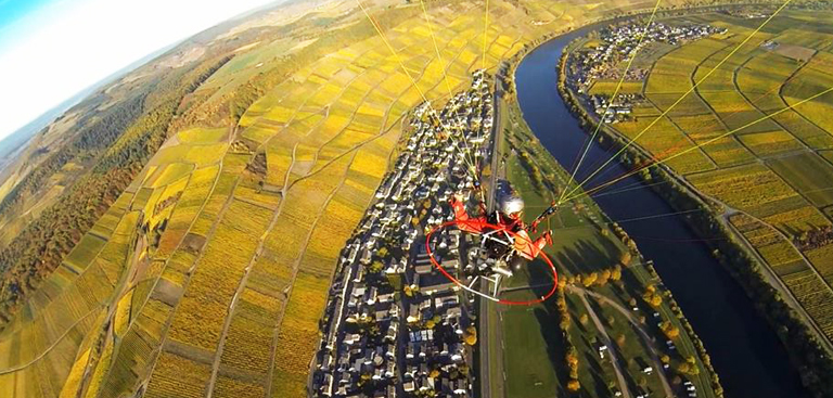 Julien Barbier bat le record du monde de hauteur en paramoteur