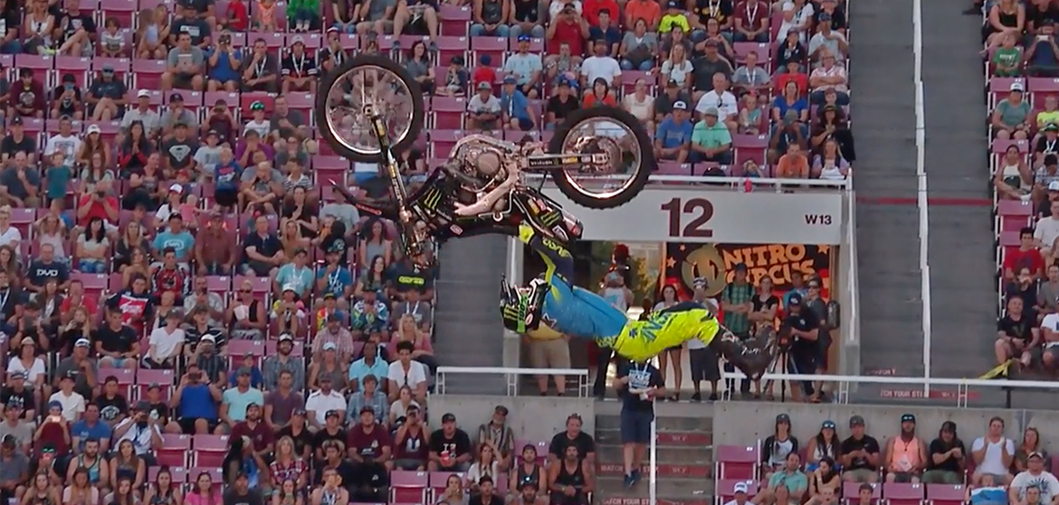 World First : Harry Bink replaque un Rock Solid Frontflip en FMX