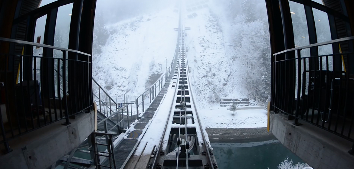 Voici le funiculaire le plus raide au monde