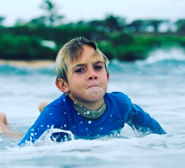 À 10 ans, Roberson devient le plus jeune de l'histoire à surfer Jaws