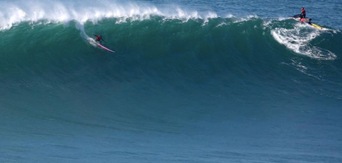 Nazaré : une nouvelle session historique pour Justine Dupont