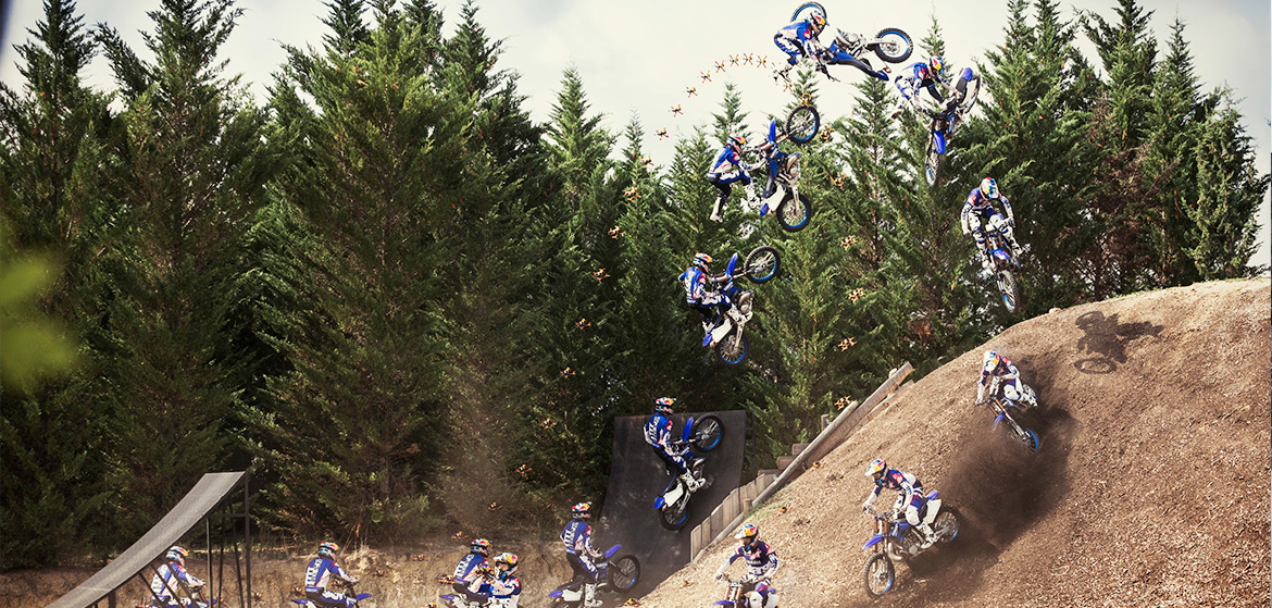 Embarquez sur la moto de Tom Pagès pour quatre tricks iconiques