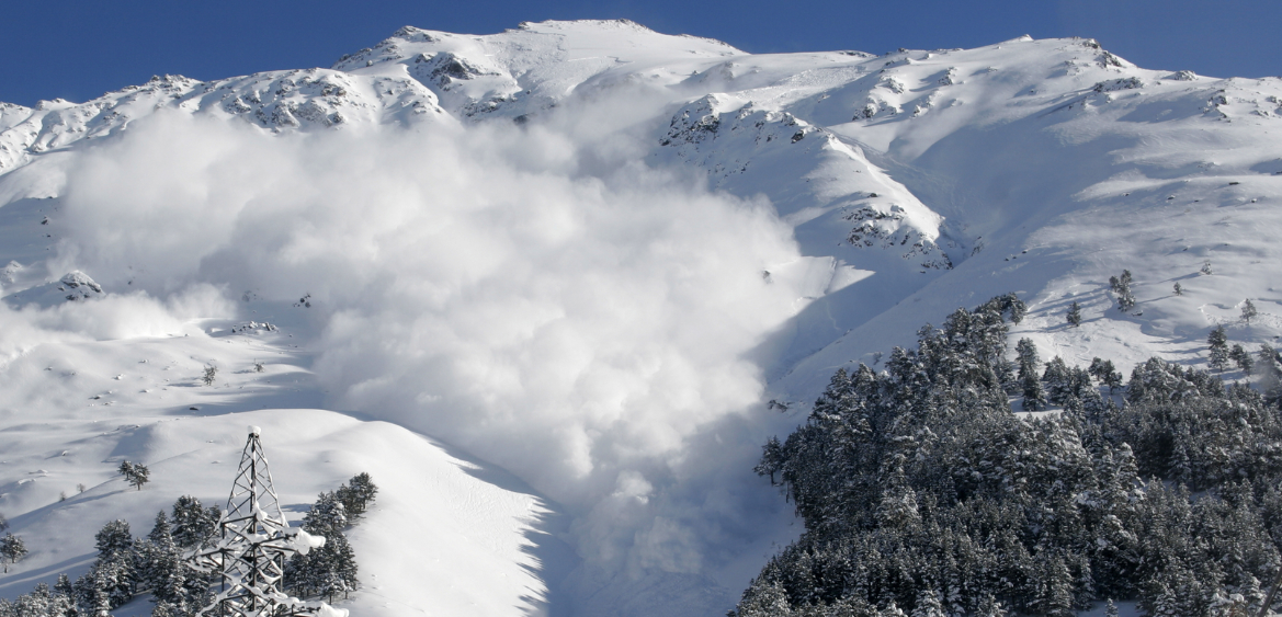 Un Français tué et deux skieurs blessés dans une avalanche en Suisse