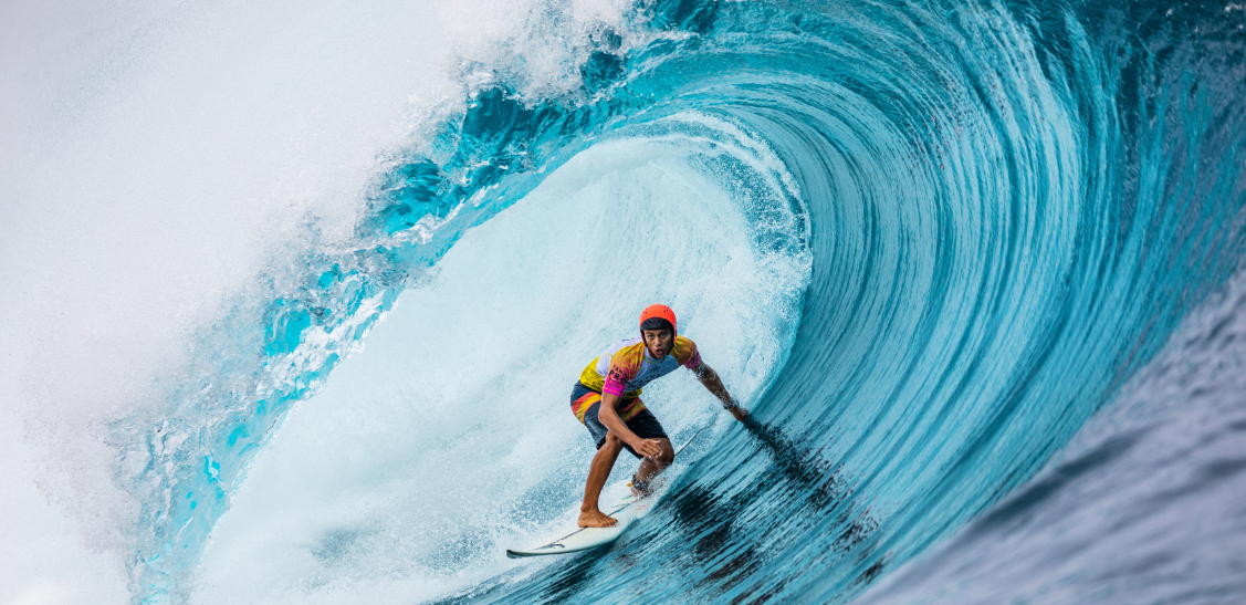 Le local Kauli Vaast élimine le numéro un mondial à Tahiti