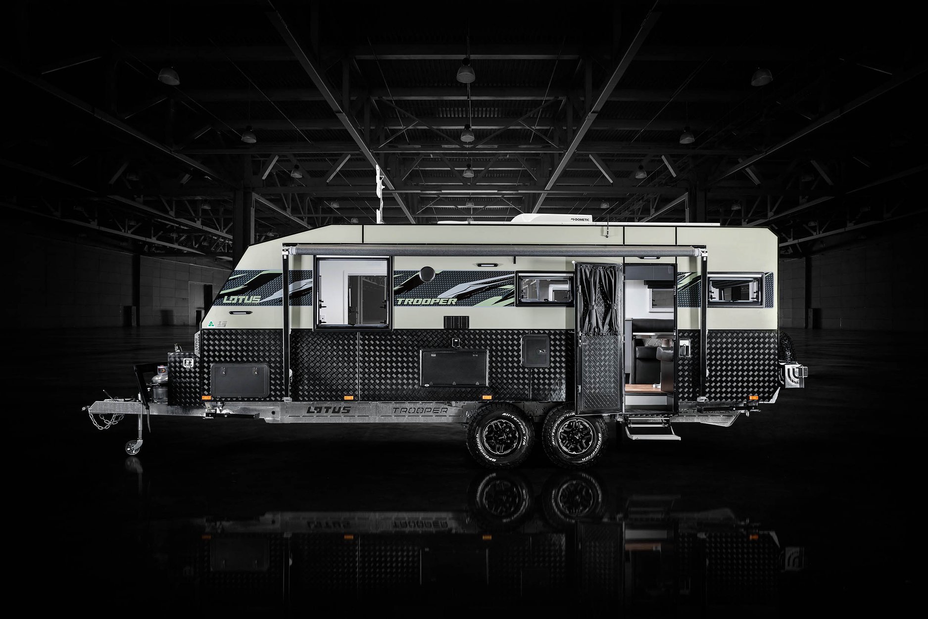 Une caravane en mode luxe et tout-terrain