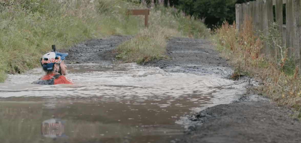 Comment Danny MacAskill est sorti de l’eau sur "Wee Day Out"