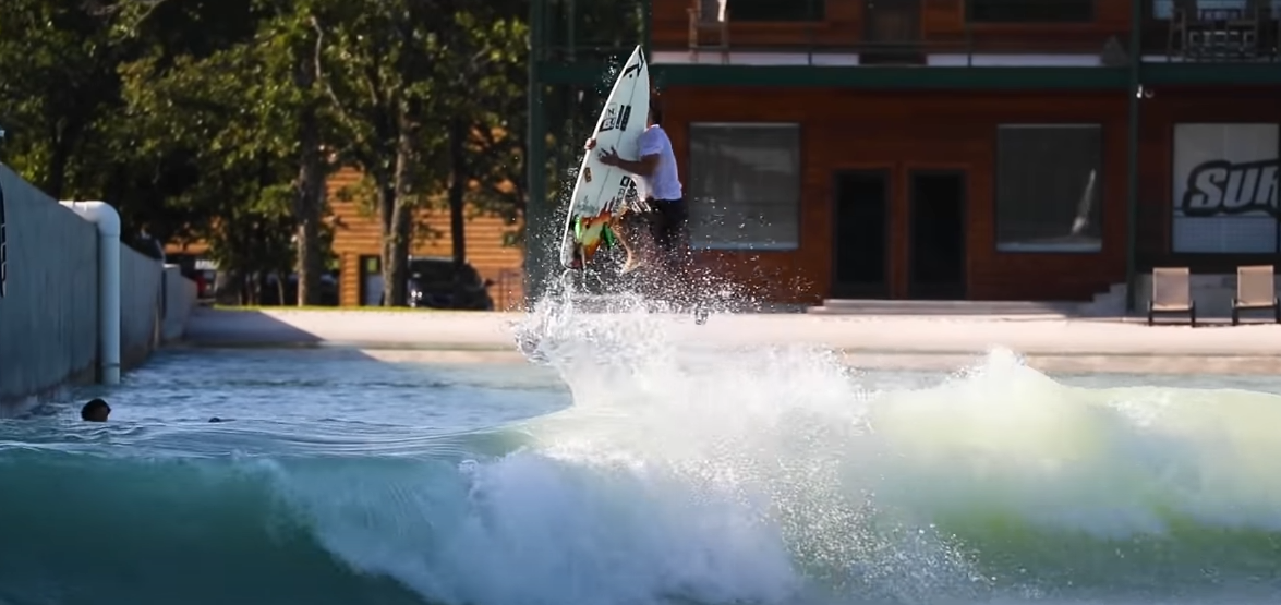 Vidéo : Voici le premier "Superman Air Fingerflip" de l’histoire du surf