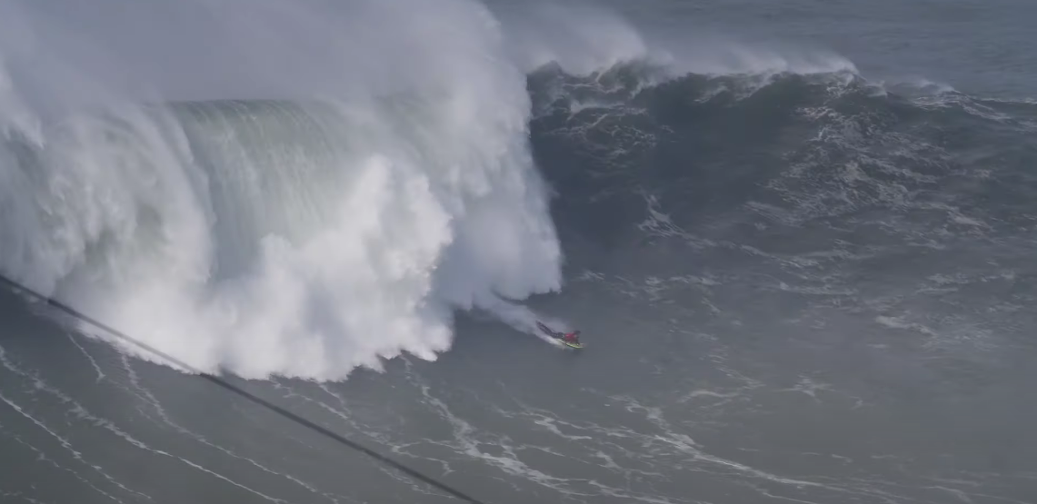 Vidéo : Gros swell à Nazaré et vague XXL en bodyboard
