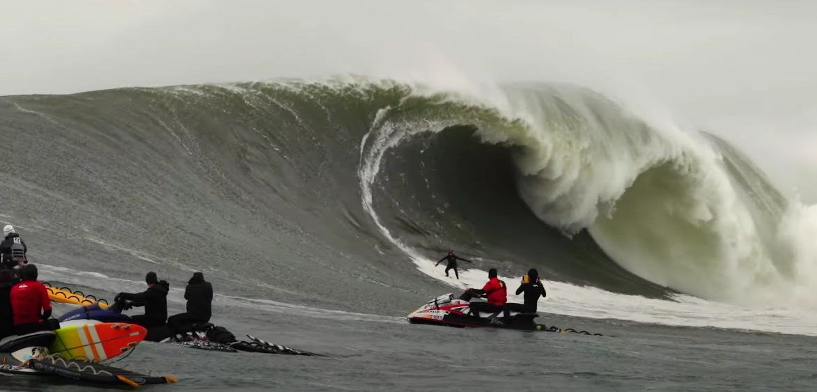 Vidéo : Nazare, Mavericks, Jaws… L’hiver dément de Justine Dupont