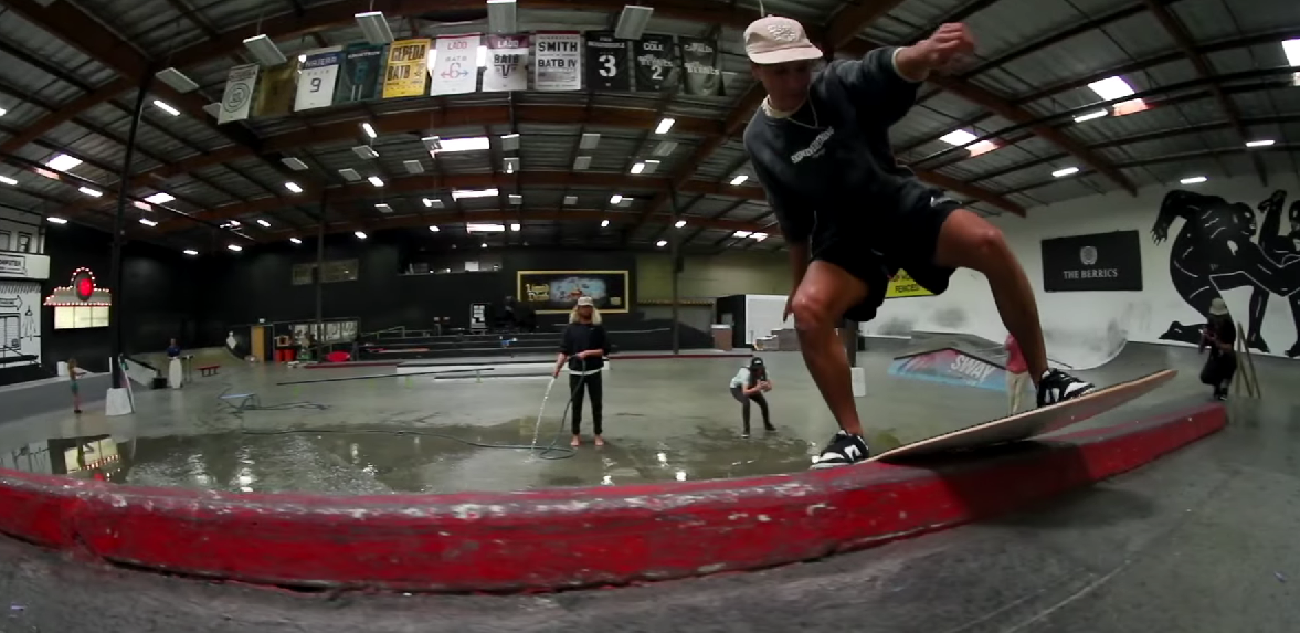 Quand The Berrics inonde son skatepark pour une session skimboard