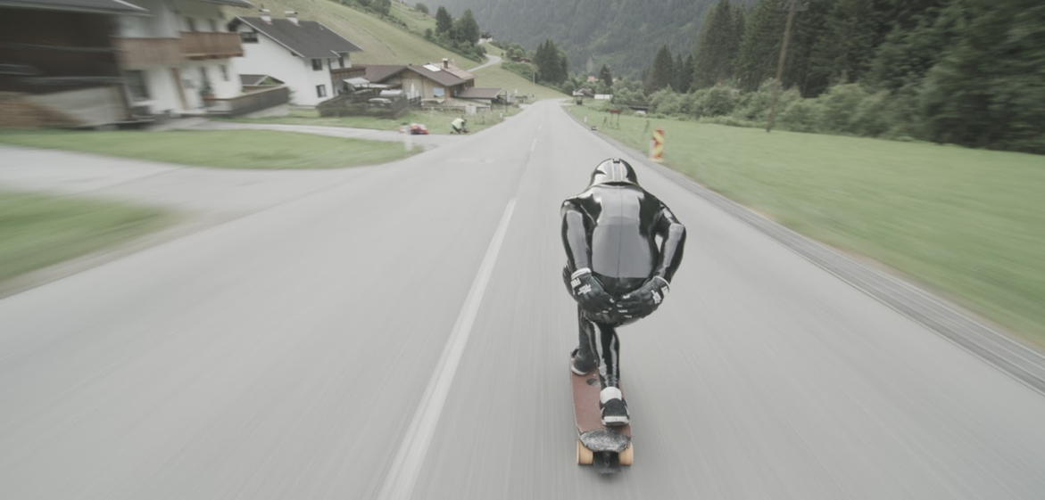 Vidéo : 117,35 km/h pour le record du monde du stand-up slide