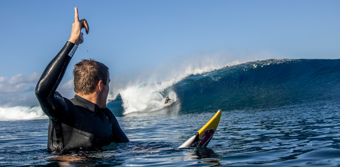 JO 2024 : Un bateau logera les surfeurs dans la baie de Vairao à Tahiti