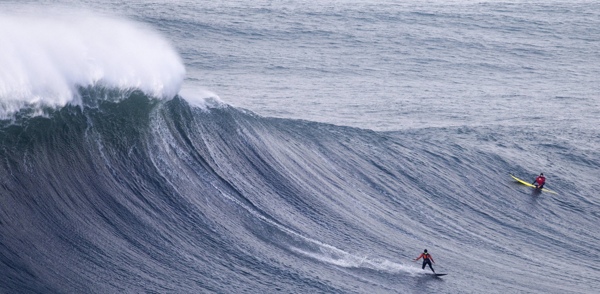 Vidéo : Être surfeuse de gros à Nazaré